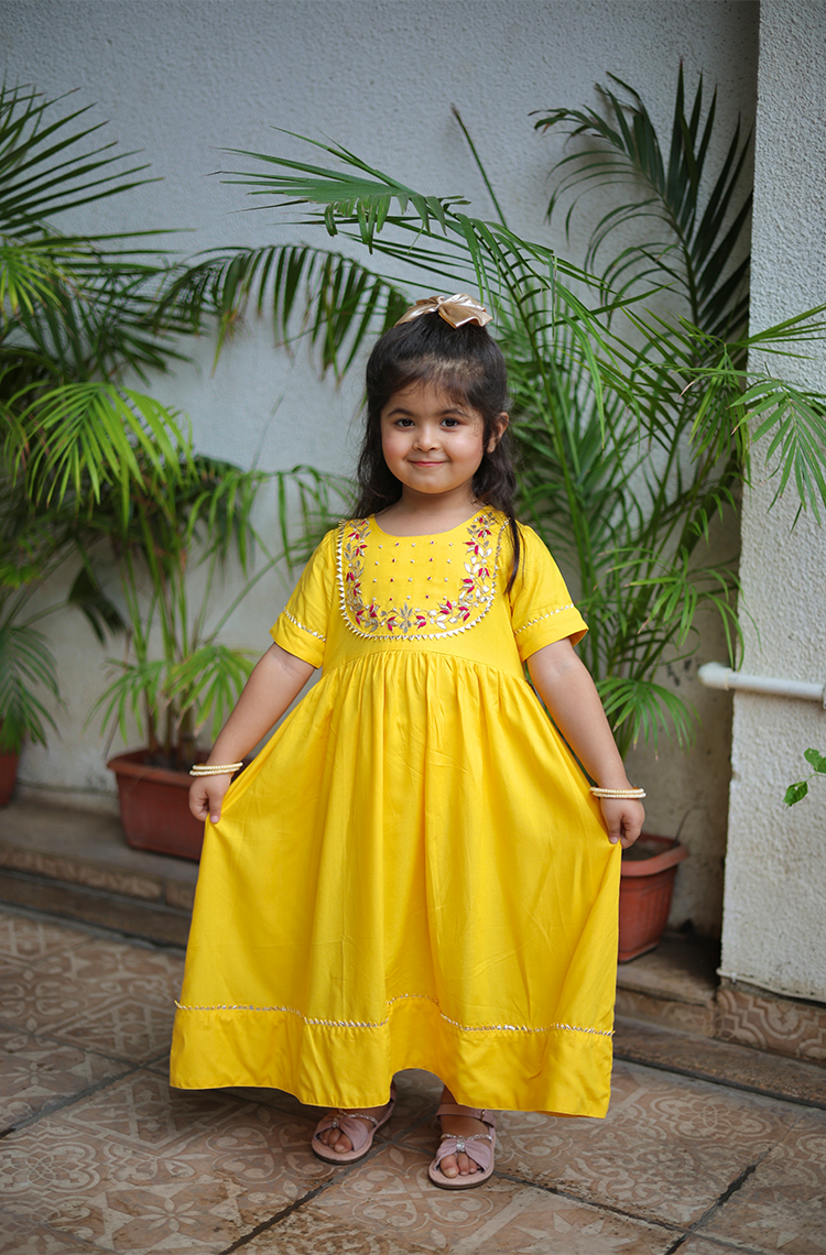 Surajmukhi Girls Ethnic Dress – CubsNCrowns